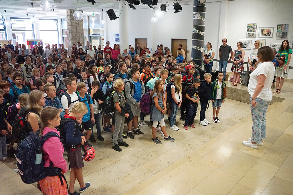Voller Zuversicht - Karl-Ritter-von-Frisch-Gymnasium